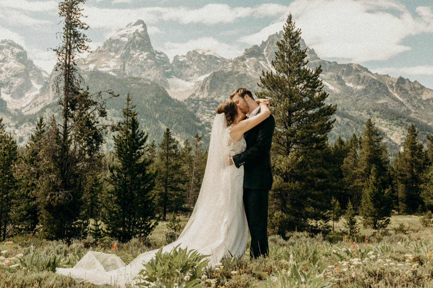 Windy Point Turnout Elopement | Ashley & Scott - Erin Wheat Co.